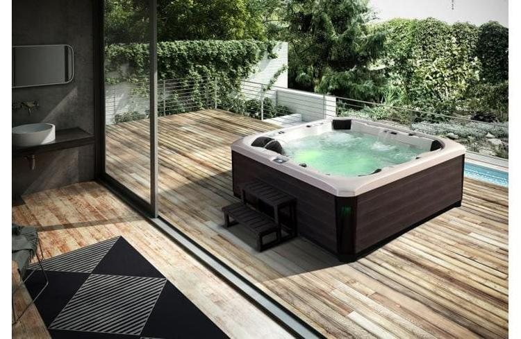 Jacuzzi: Pengertian, Manfaat, & Bedanya dengan Whirlpool & Hot Tub ...