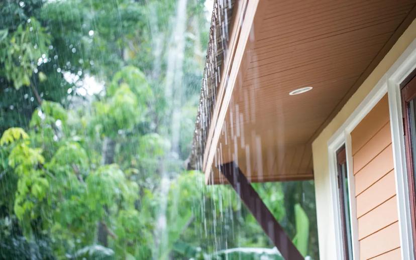 Air Hujan Masuk Ke Rumah? Ini Cara Mengatasi Tampias Air Hujan ...
