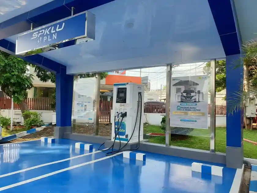 SPLU dan SPKLU, Apa Perbedaannya?