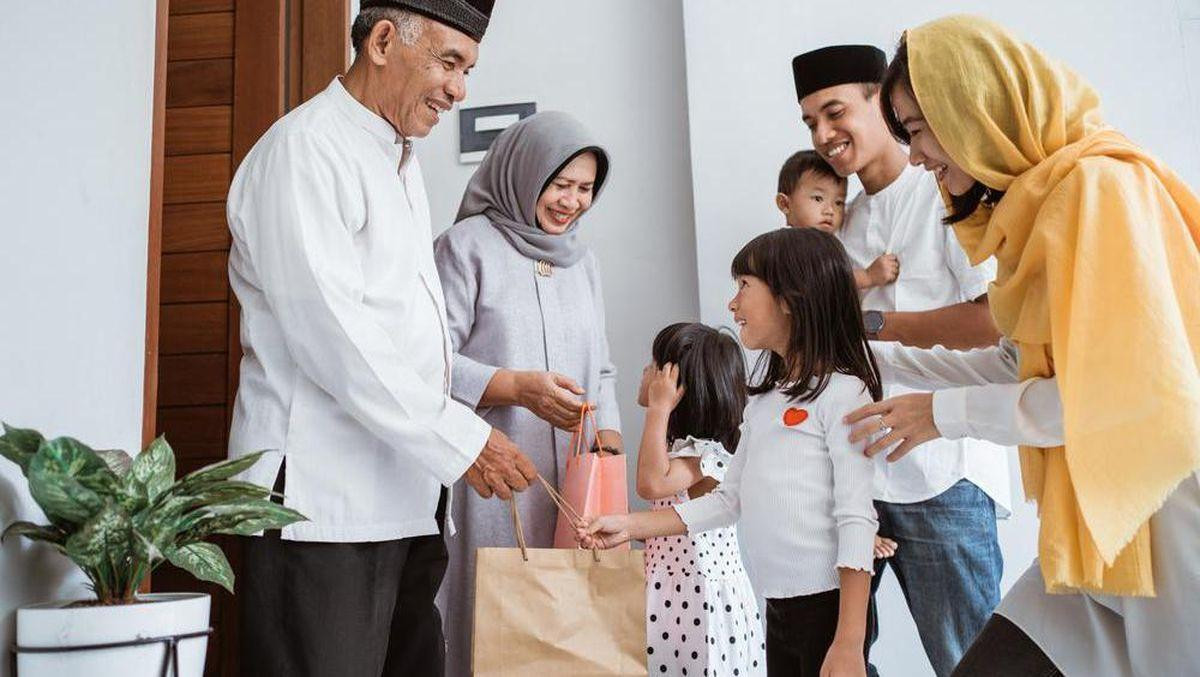 10 Tradisi Lebaran di Indonesia yang Wajib Kamu Ketahui - Sinar Mas Land