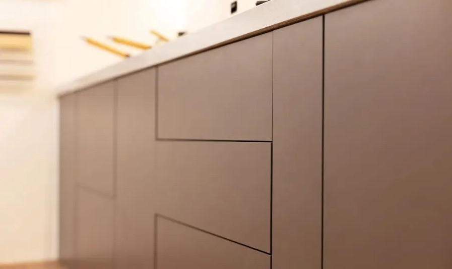 Mengenal Bahan PLP (Premium Laminated Panel) untuk Interior Modern