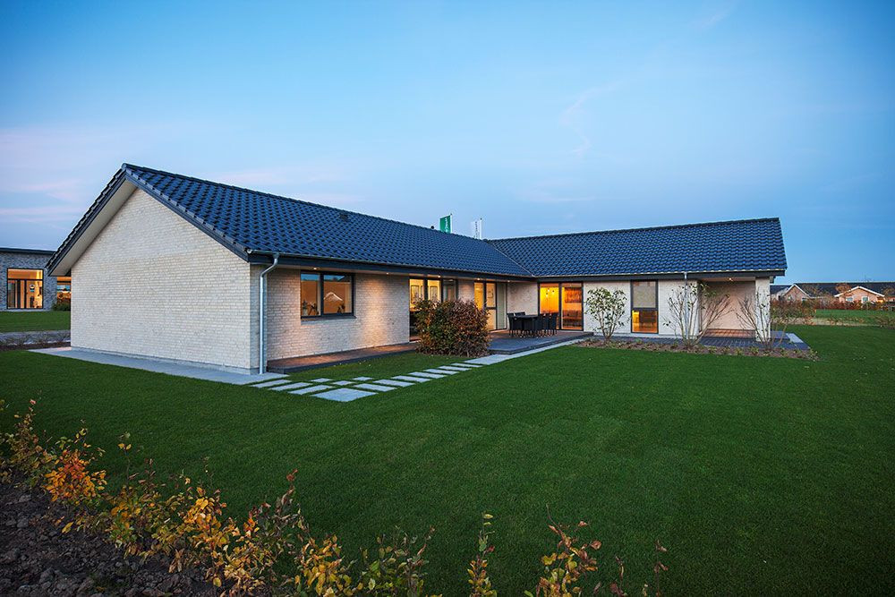 Bangun Rumah Letter L dengan 3 Ide Desain Ini!