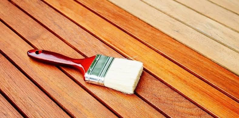 Cek 5 Perbedaan Pernis dan Plitur Kayu, Disini!